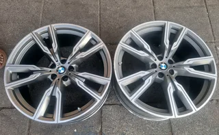 22 inch BMW X5 mag rims, one back and one front. Leave your whatsapp ...