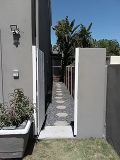 Room to let with ensuit bathroom and kitchen to share. | Tableview ...